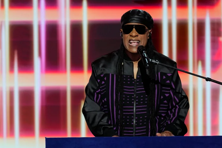 Billboard's Top 75 R&B Singers Of All Time List Sparks Massive Social ...